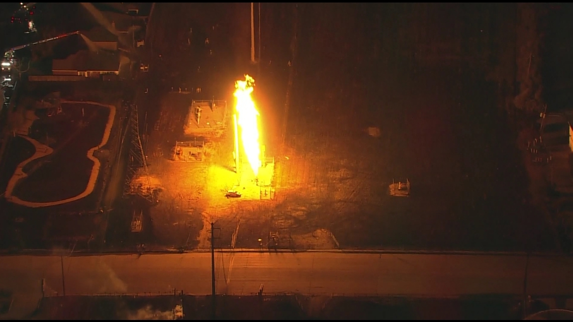 Large pipeline fire near Spencer Highway in Deer Park, Texas | khou.com