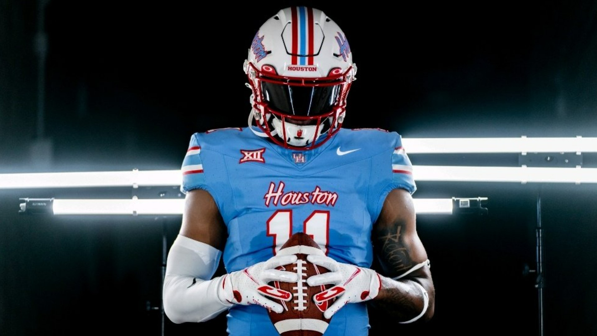 Houston Cougars uniforms to pay homage to 'Luv Ya Blue' Oilers | khou.com