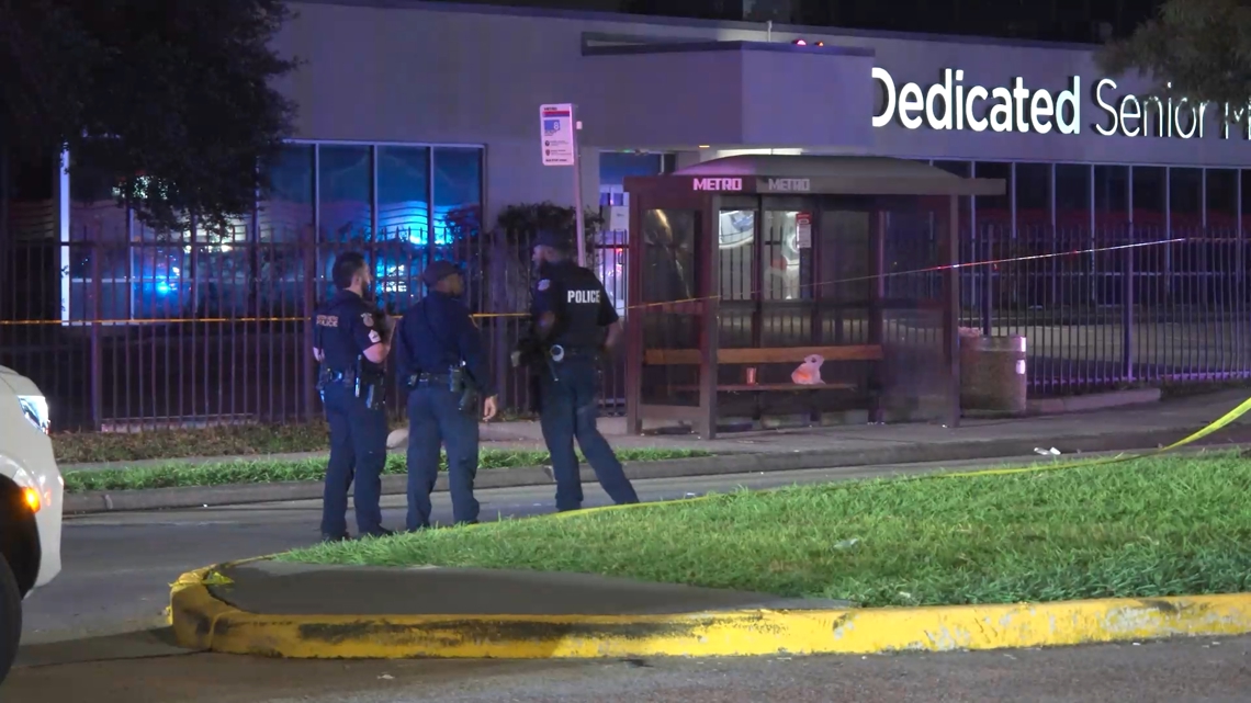 Man shot near bus stop on West Bellfort has died, METRO says | khou.com