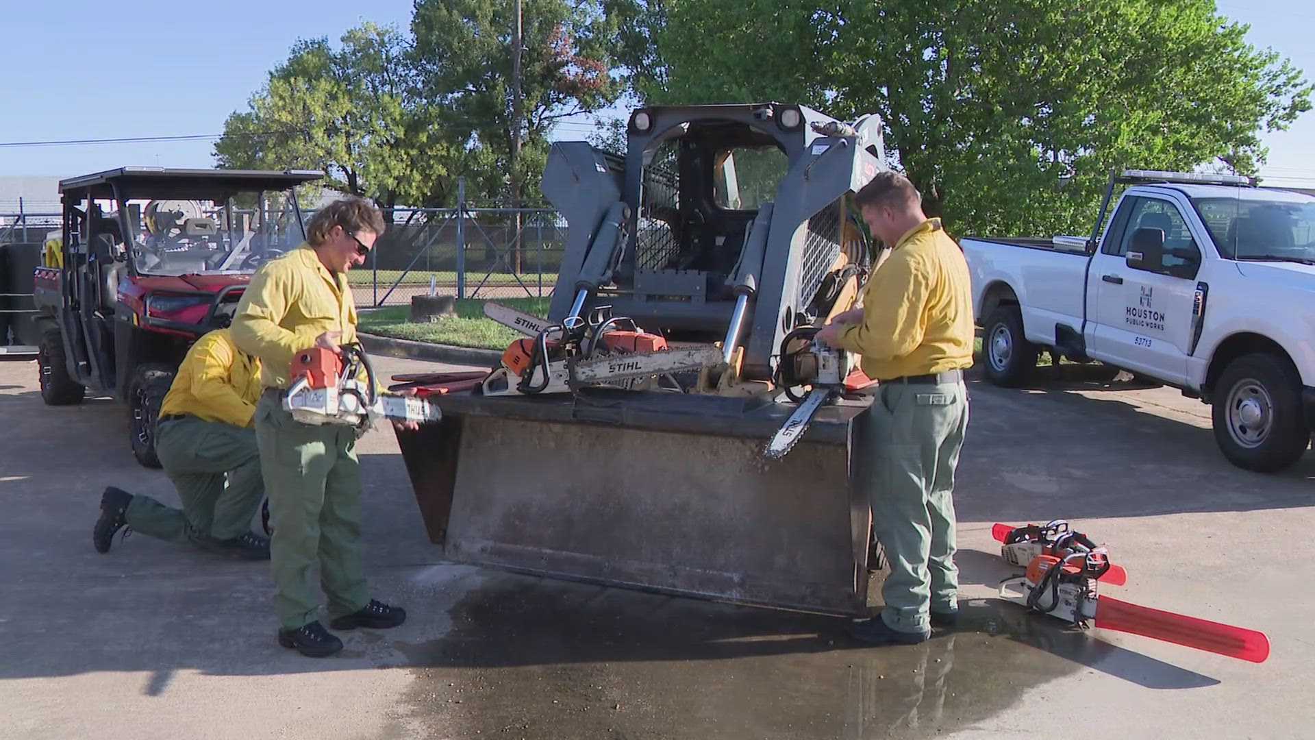 Crews in Houston undergo debris pickup training to prepare for hurricanes | khou.com