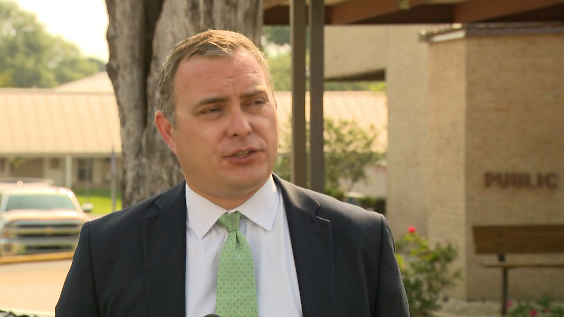 Bill would allow unlicensed Texans carry guns during disasters | khou.com