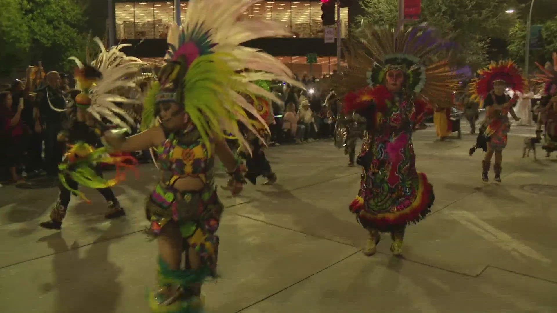Thousands honor loved ones and celebrate Hispanic culture at Houston’s ...