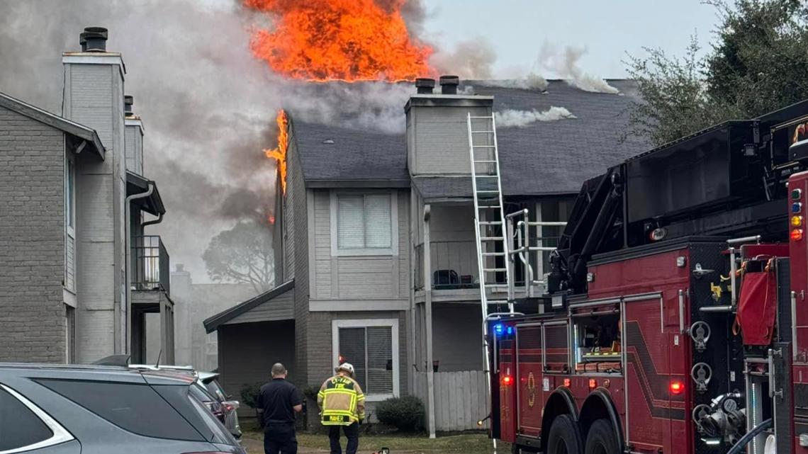 Woman jumps off balcony in Houston to avoid fire | khou.com
