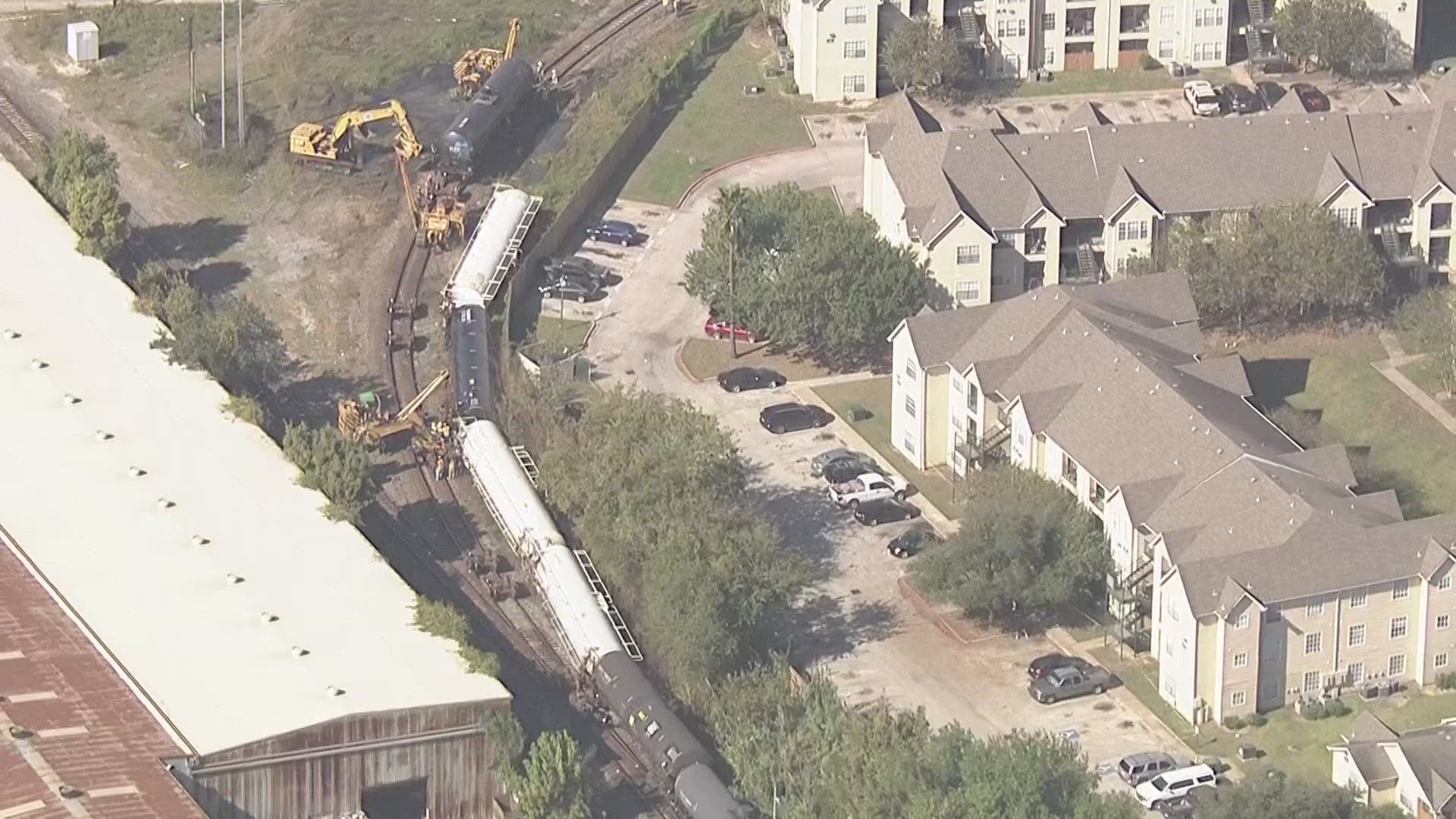 Derailed train shuts down streets in Houston's East End | khou.com