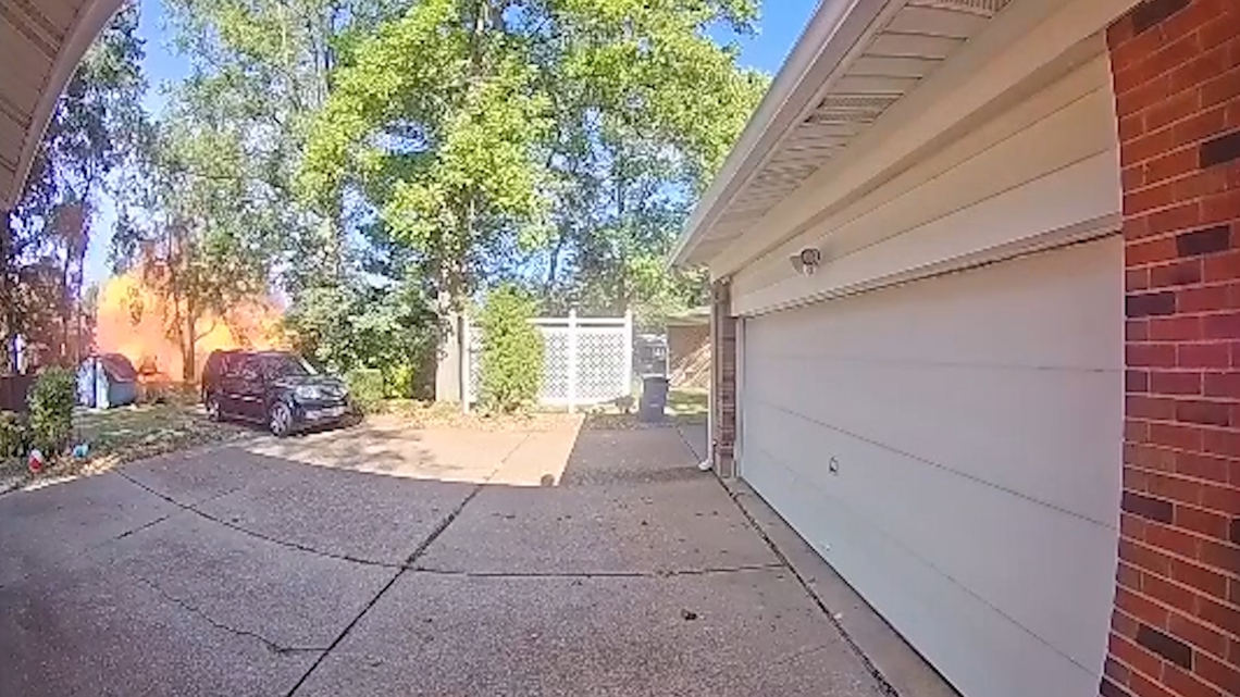 Video shows moment house explodes in St. Louis County | khou.com