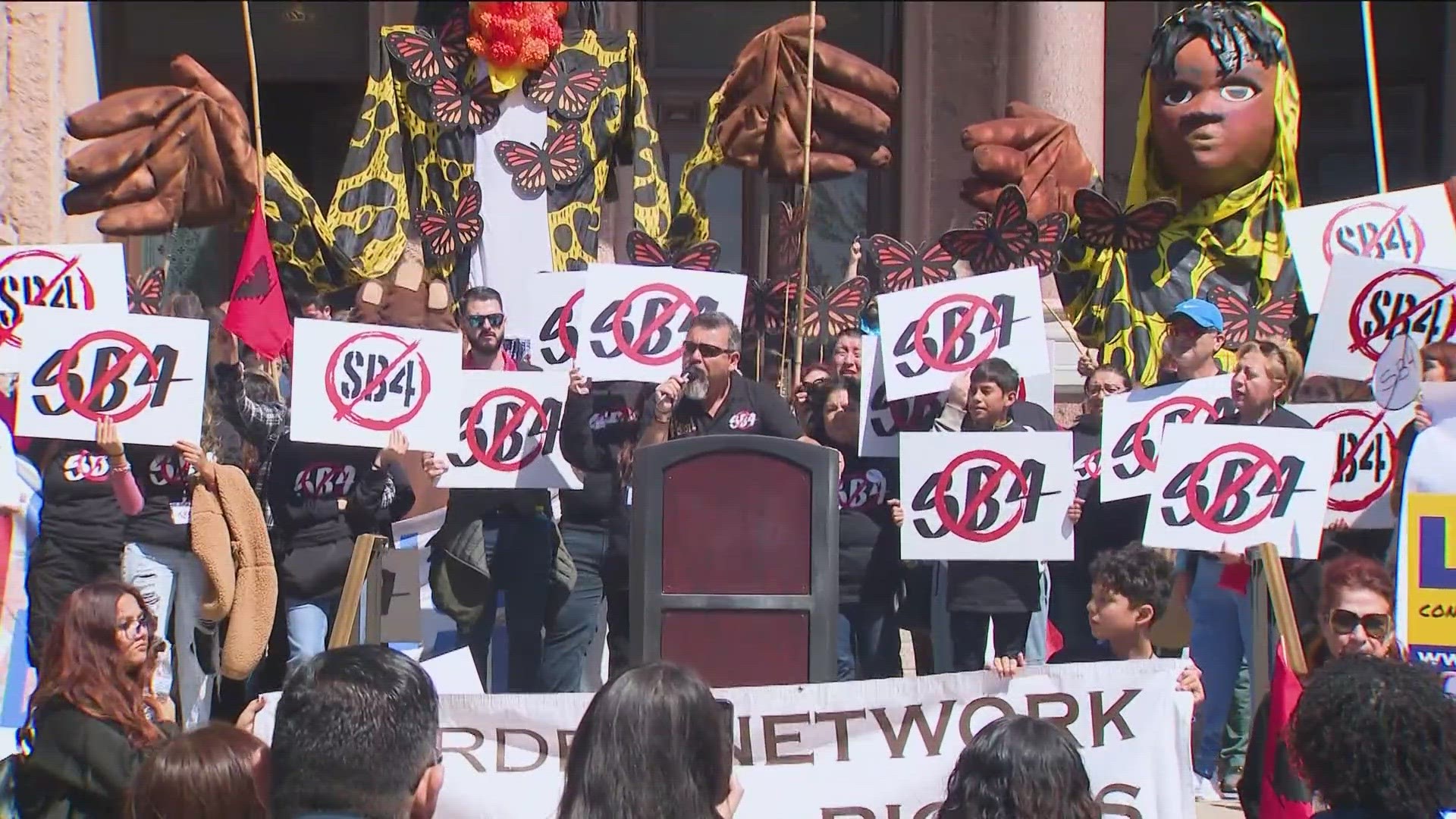 Hundreds rally outside Texas Capitol to protest SB 4 migrant law | khou.com