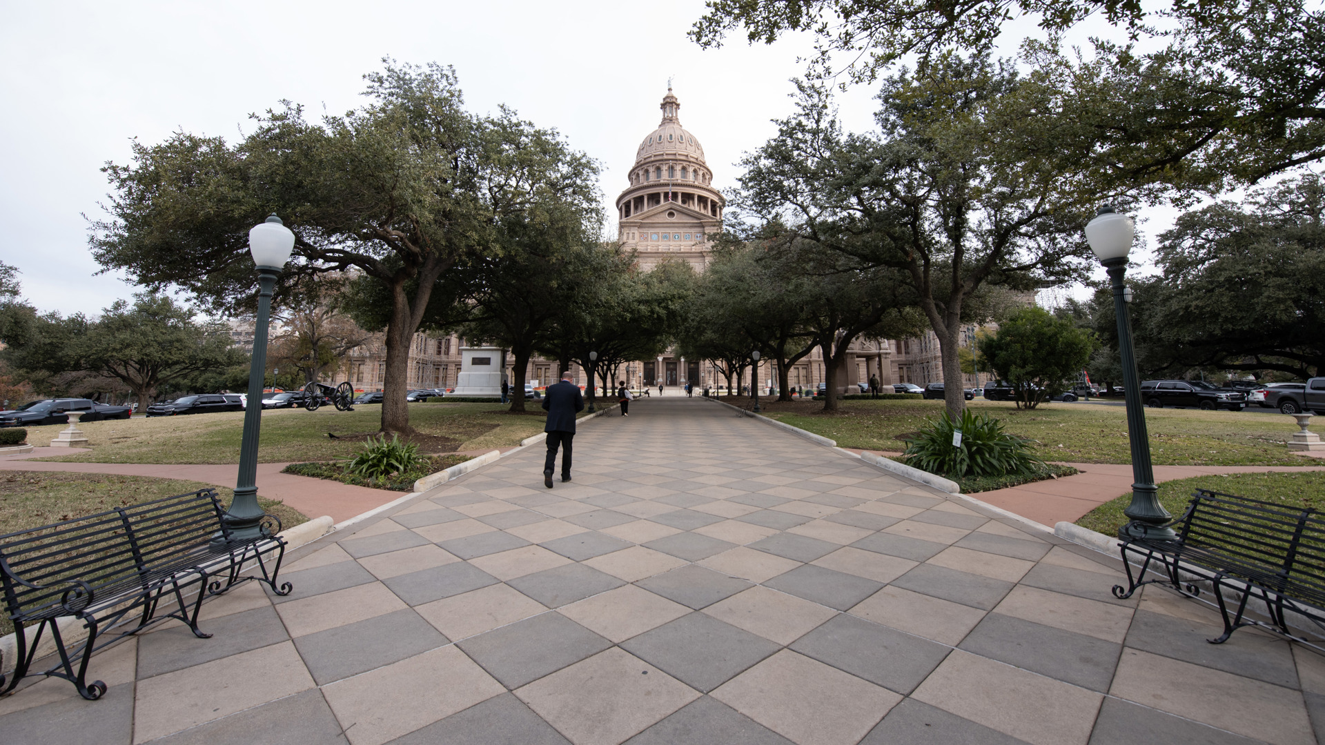Texas Legislature: Voters want lawmakers to focus on the border, poll ...