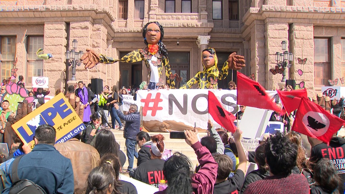Hundreds rally outside Texas Capitol to protest SB 4 migrant law | khou.com