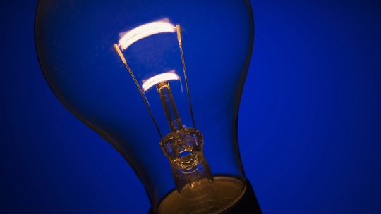 Retailers testing blue lights to ward off drug users | khou.com