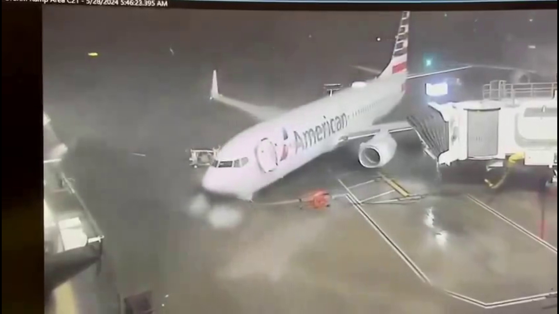 Strong winds push airplane away from gate at DFW Airport | khou.com