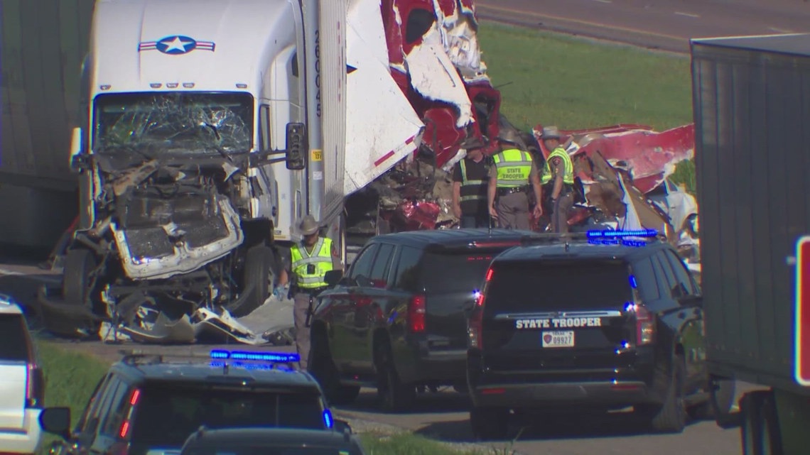 Trucker charged in deadly North Texas crash that killed 5 | khou.com