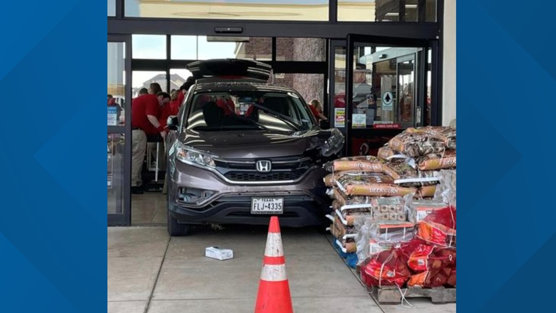 Texas police chase; car crash in Royse City Buc-ee's | khou.com