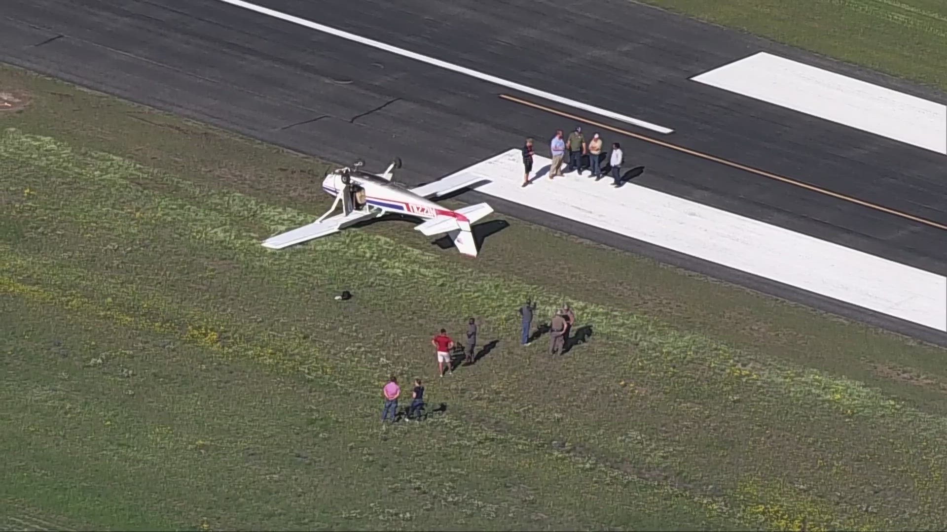 Terrell plane lands upside down near runway | khou.com