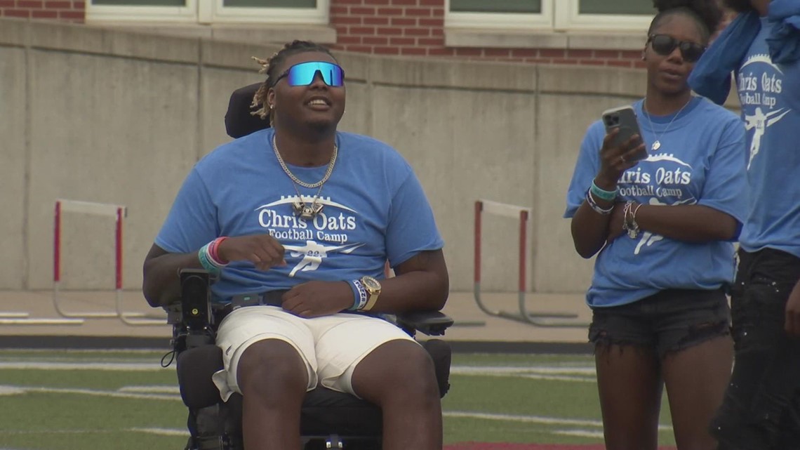 Former UK linebacker Chris Oates, current players host football camp ...