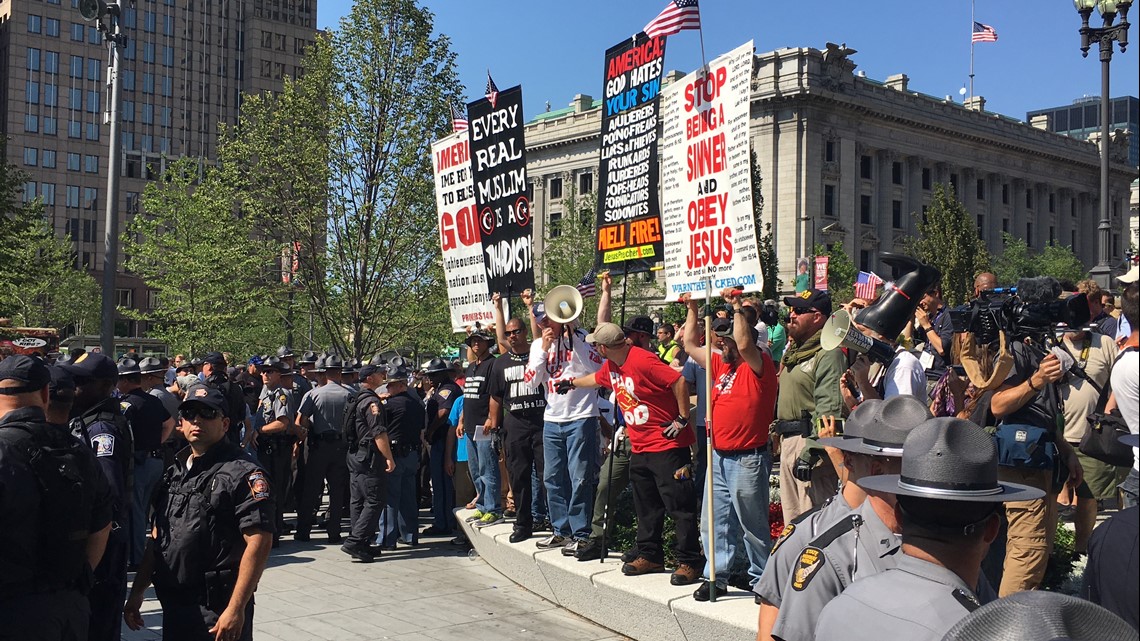 Demonstrators crowd Public Square on Day 2 of the RNC | khou.com