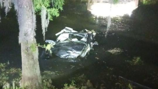 Tesla in autopilot mode crashes into pond, killing 87-year-old driver ...