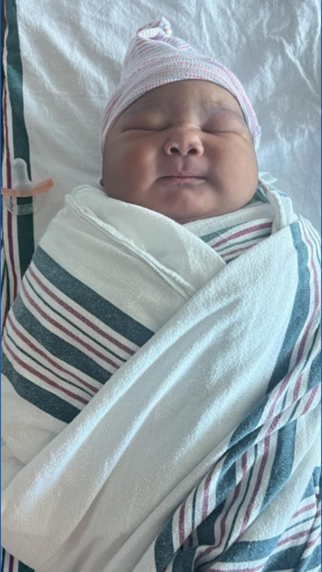 Tampa Bay-area family celebrates birth of 13-pound baby | khou.com