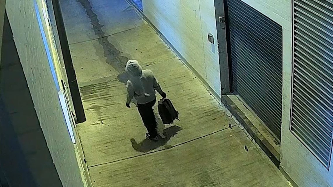 FBI releases new video of suspect in RNC, DNC pipe bombs | khou.com