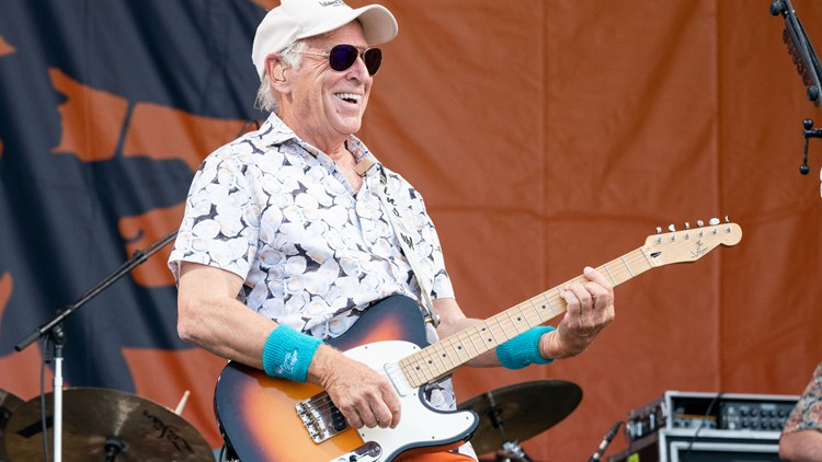 Video: Jimmy Buffett performs "Margaritaville" with J.J. Watt | khou.com