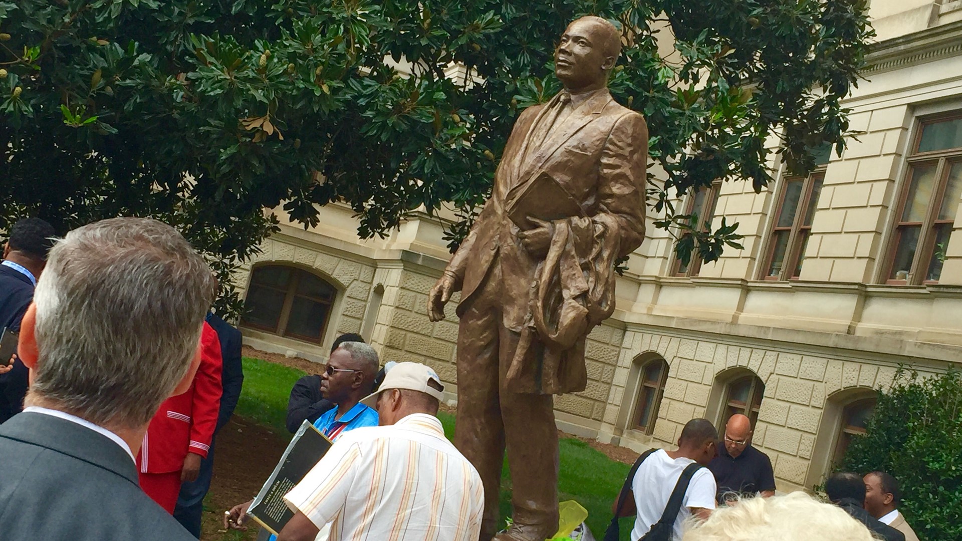 Photos | MLK Jr. statue unveiled at Georgia's State Capitol | khou.com