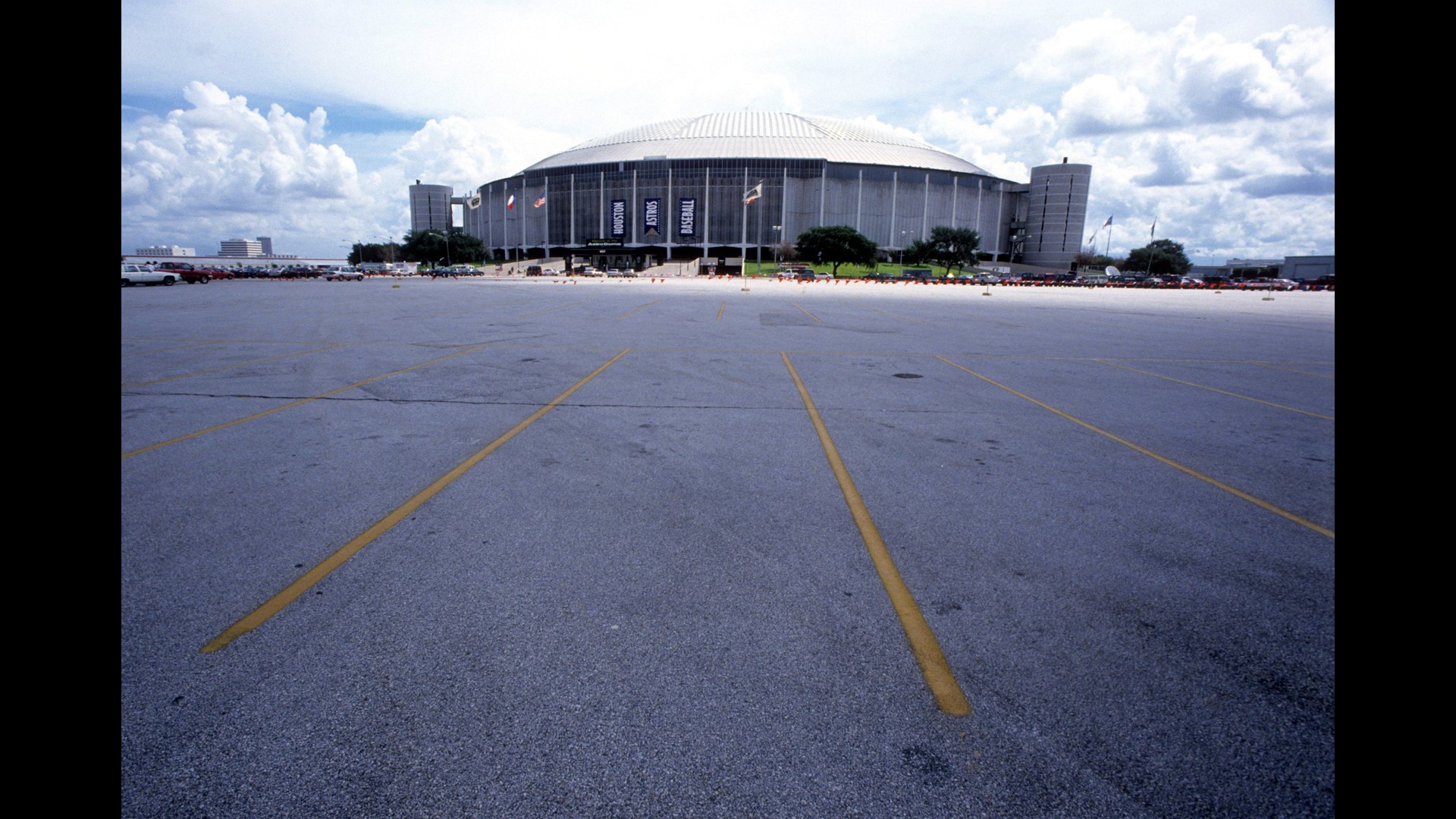 $105 million Astrodome makeover approved by county commissioners | khou.com